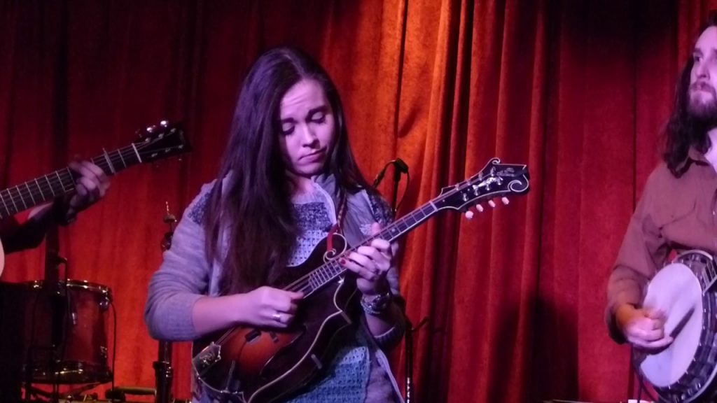 Molly Tuttle and Billy Strings「Sittin On Top Of The World」 | ブルーグラス音楽倉庫 ...
